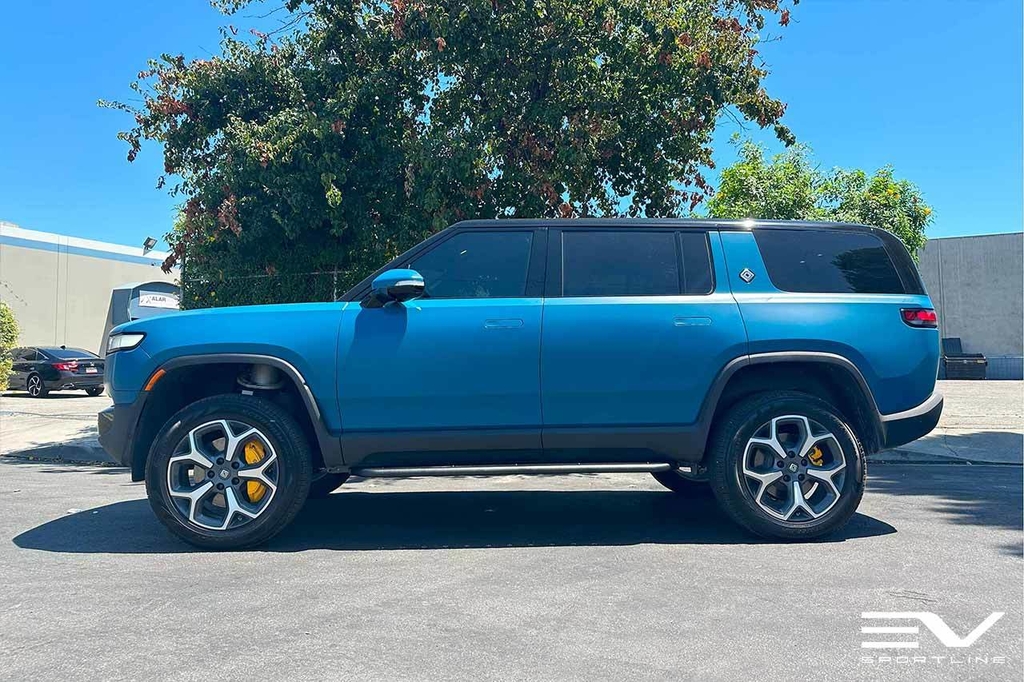 Rivian Blue Rivian R1S with Triple Square Thread Running Boards - EV ...