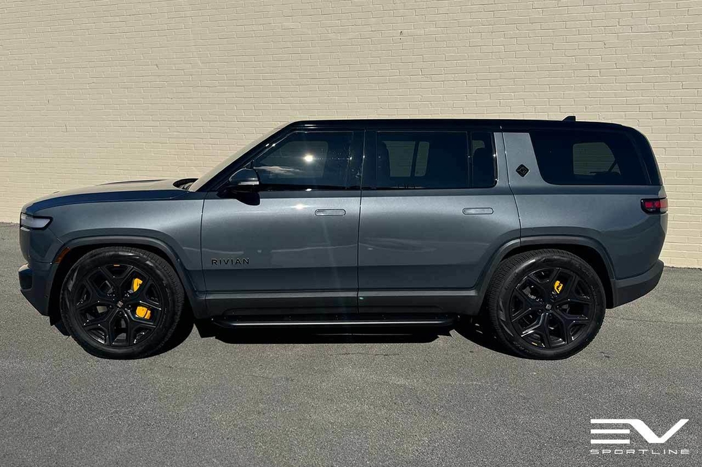 El Cap Granite Rivian R1S with Triple Square Running Boards - EV ...